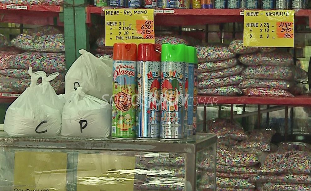 ¿Menos espuma y talco? El kit carnavalero aumentó un 40% este año ...
