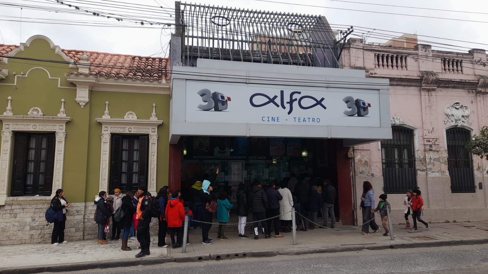 El Cine Alfa recibió equipamiento nuevo para poder proyectar una mejor ...