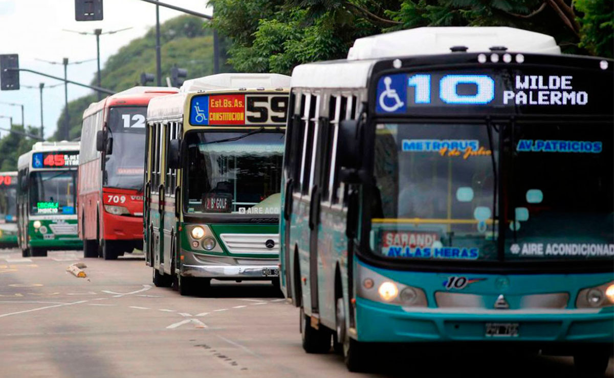 La UTA pide un aumento de sueldos y amenza con un paro de colectivos ...