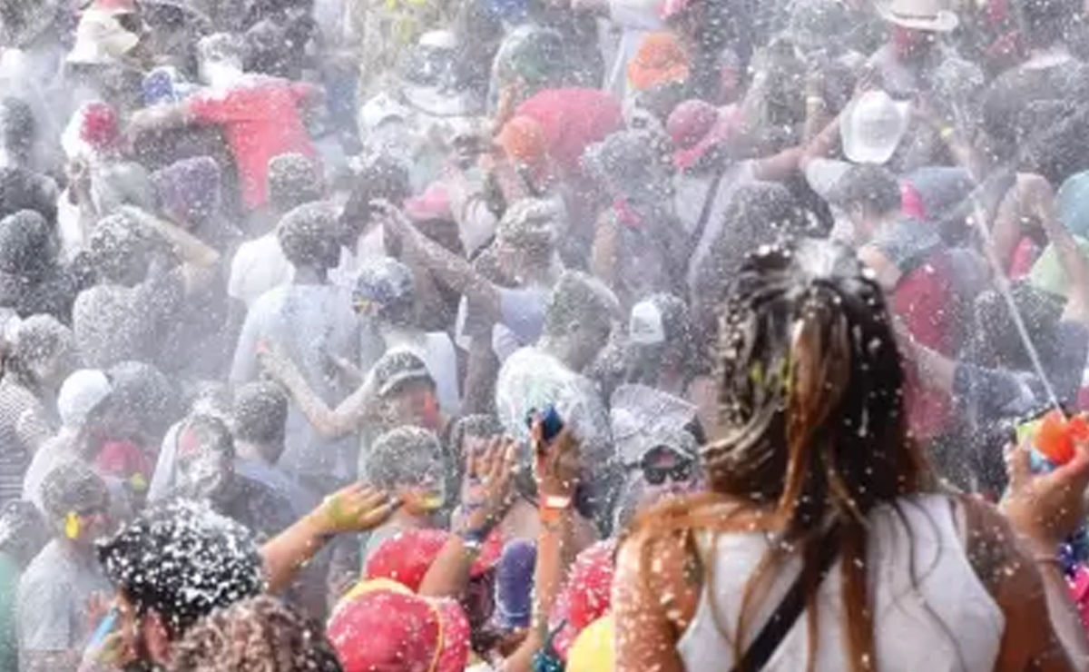 A pocas semanas del Carnaval, ¿cuánto cuesta armar un kit carnavalero ...
