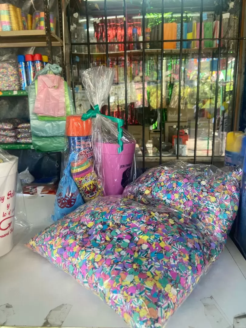 A pocas semanas del Carnaval, ¿cuánto cuesta armar un kit carnavalero ...