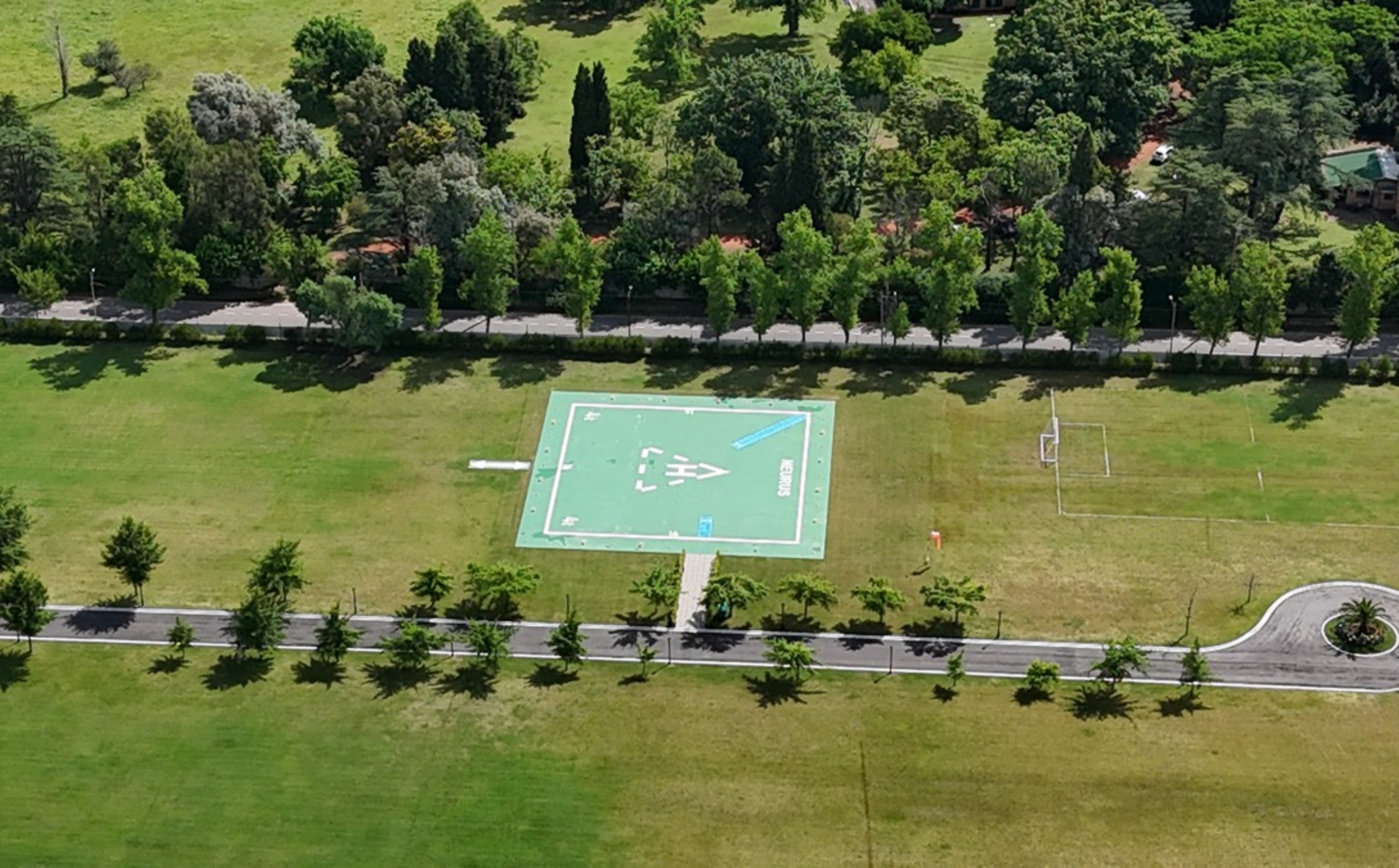 Piden investigar el helipuerto de la mansión adjudicada a Chiqui Tapia ...